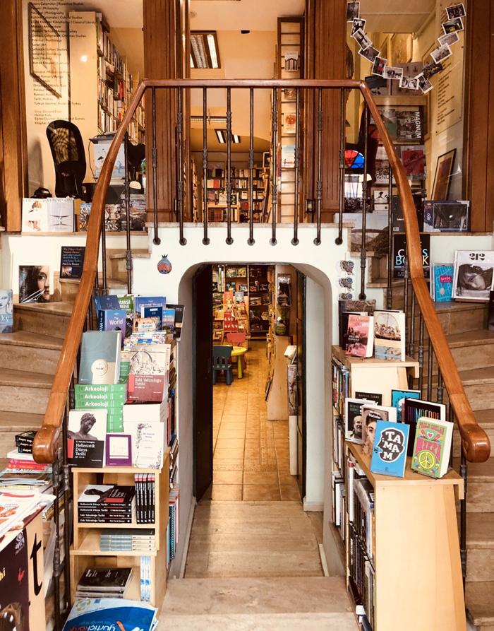 İstanbul'un En İyi Kitapçı ve Kitap Kafeleri| Alem Dergisi